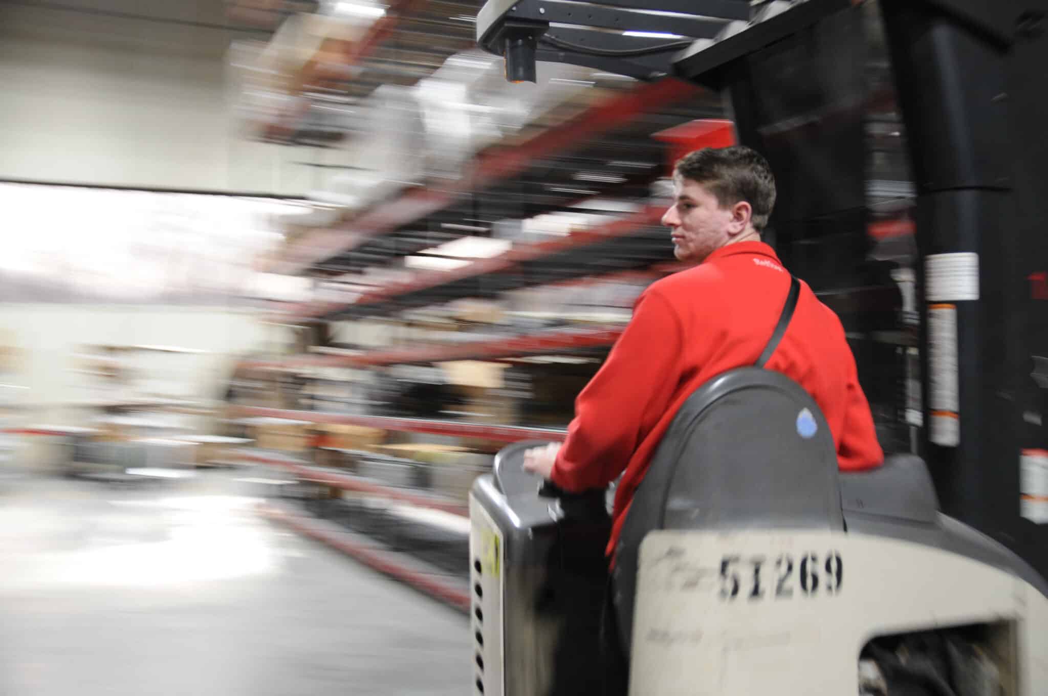 Forward logistics: what it is and how it differs from reverse logistics ...