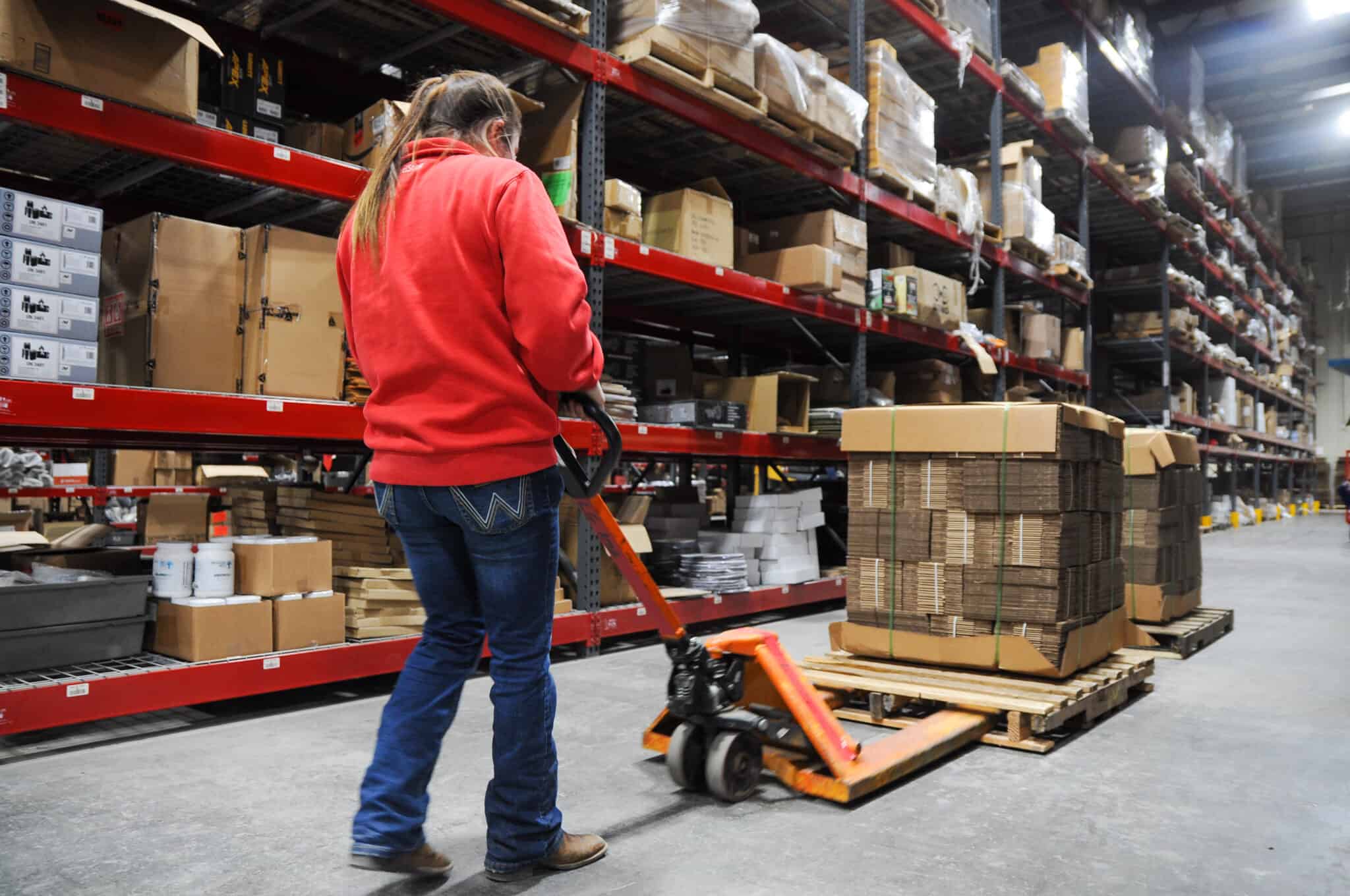 Unloading floor-loaded containers: an ecommerce guide | Red Stag ...